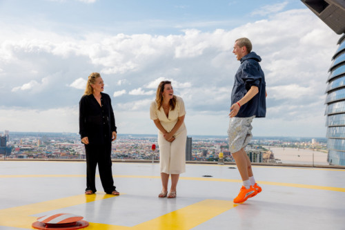 Oud-SvJ'ers Roos Moggré en Stijn de Vries in de finale van Wie is de ...